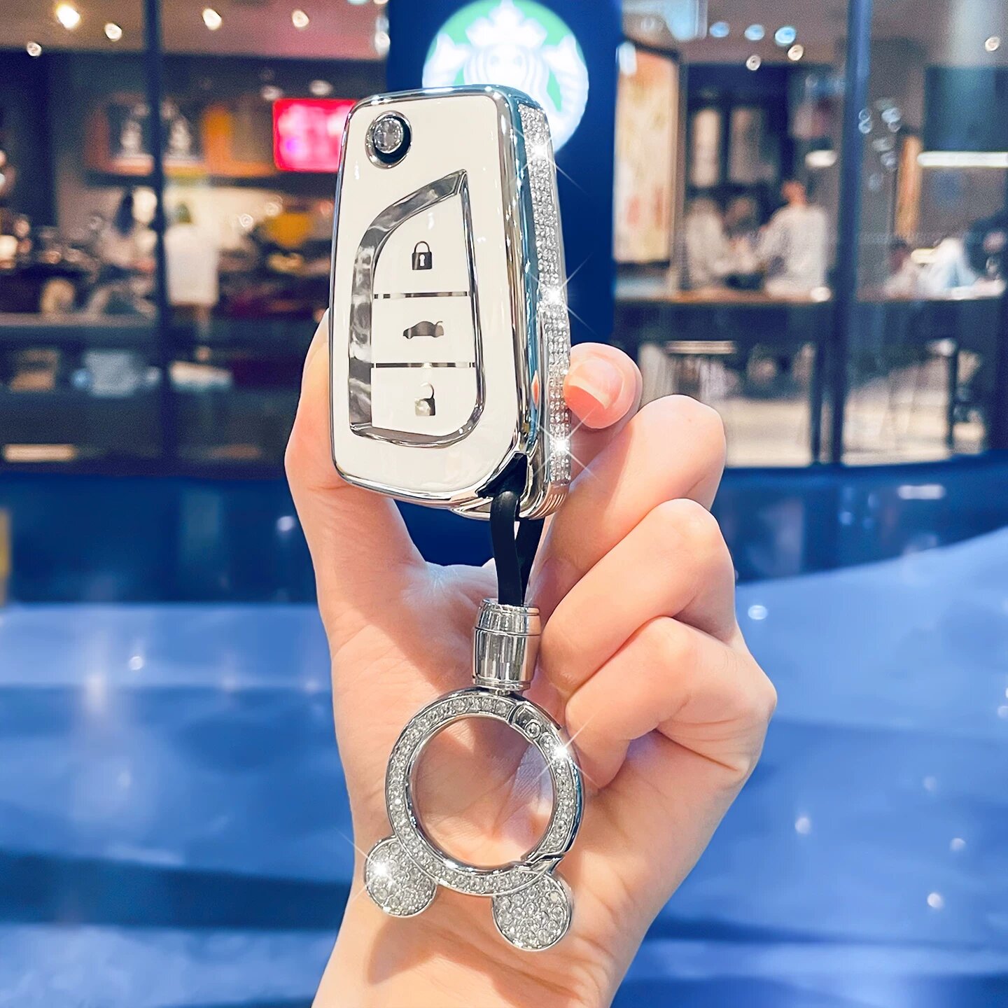Ключевой брелок с диамантами для Toyota RAV4 с искрящимся мишкой в молочном белом и серебряном крае, трехкнопочный