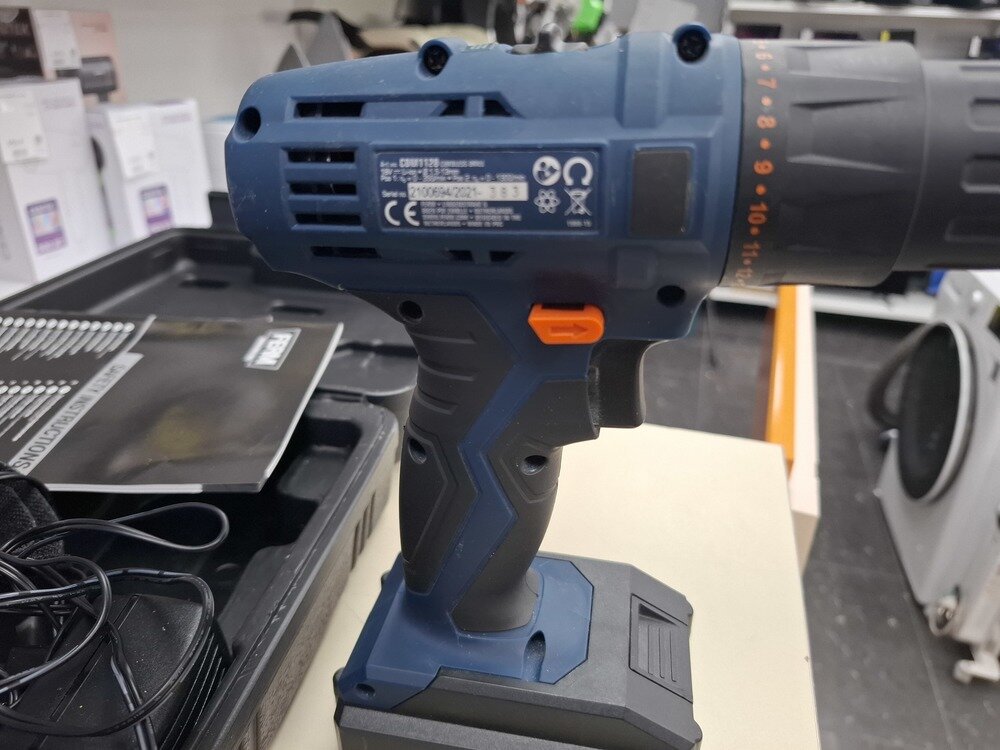 Дрель-шуруповерт Ferm CDM1120 аккум. патрон: быстрозажимной (кейс в комплекте) б/у уценка