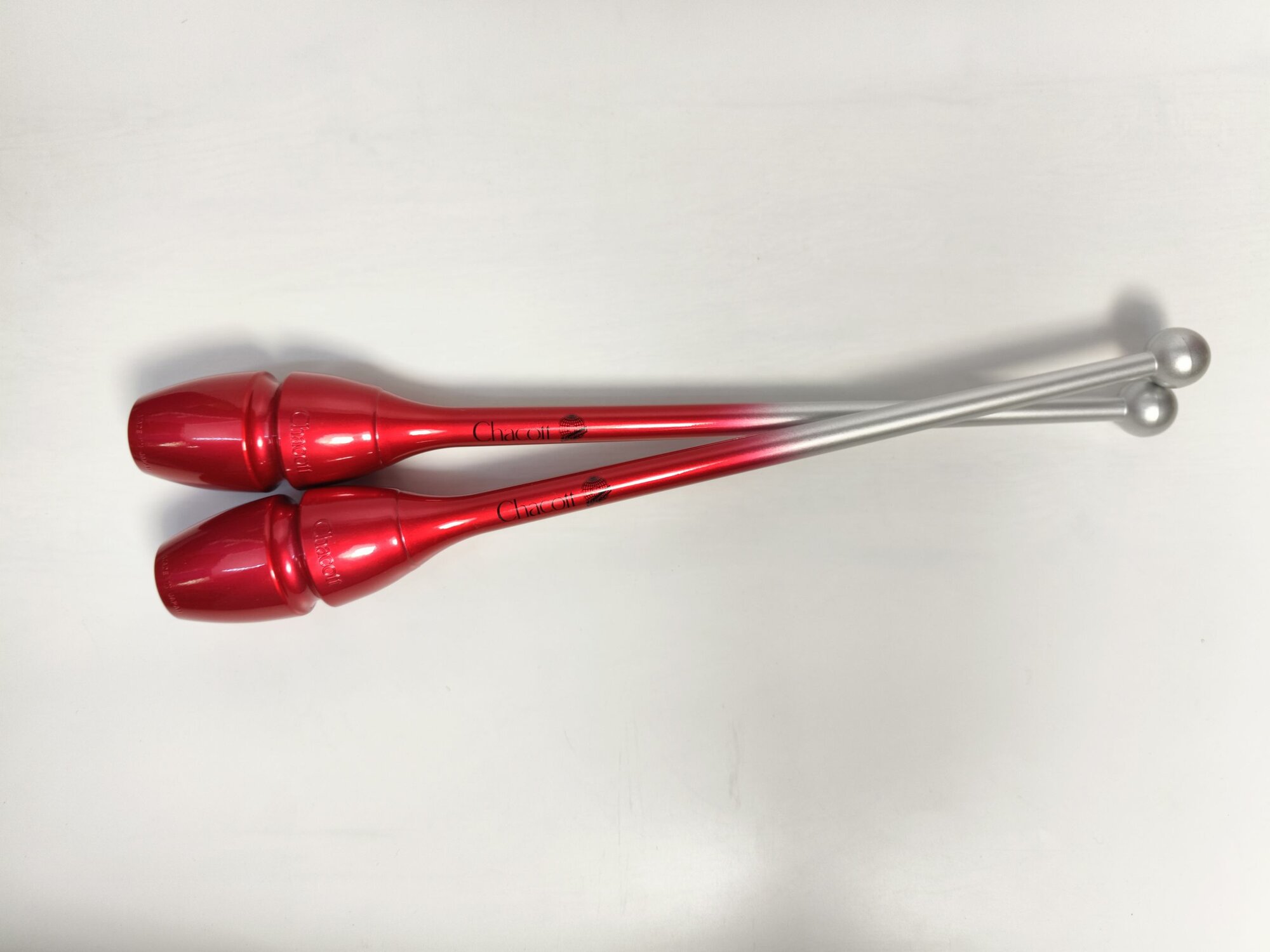 Профессиональные булавы Chacott High Grip Clubs II 45,5 см для соревнований, цвет серебристо-красный глиттер 752 Red