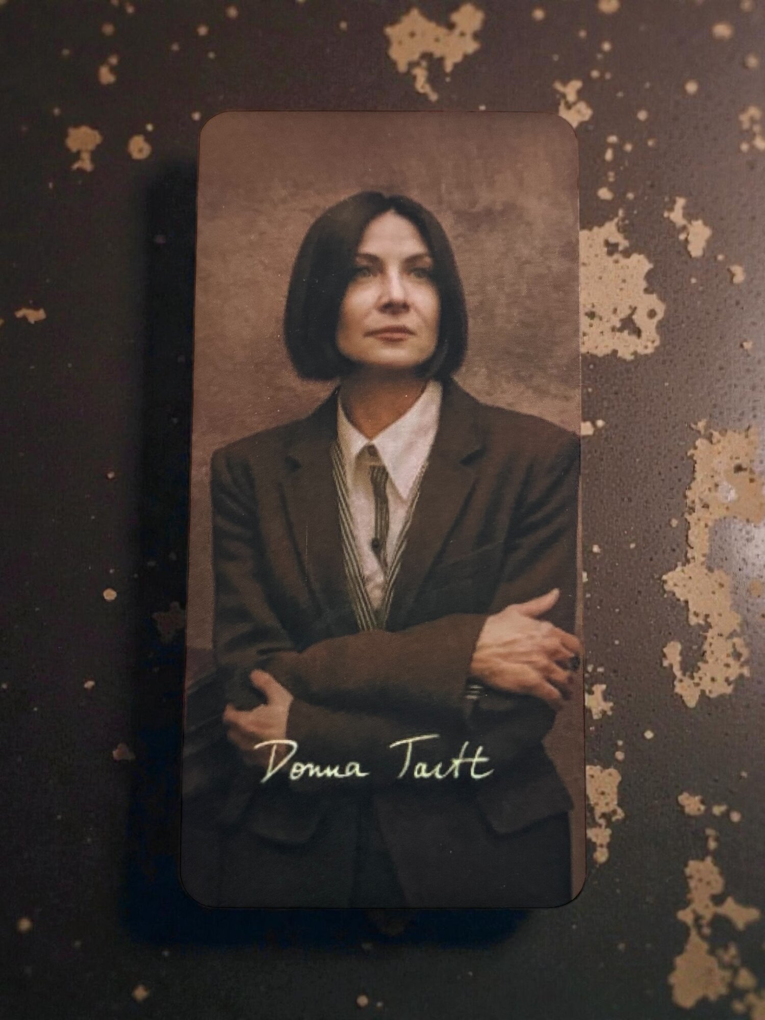 Закладка "Донна Тартт", мягкая, 16 см, ламинированный картон, цвет шоколад