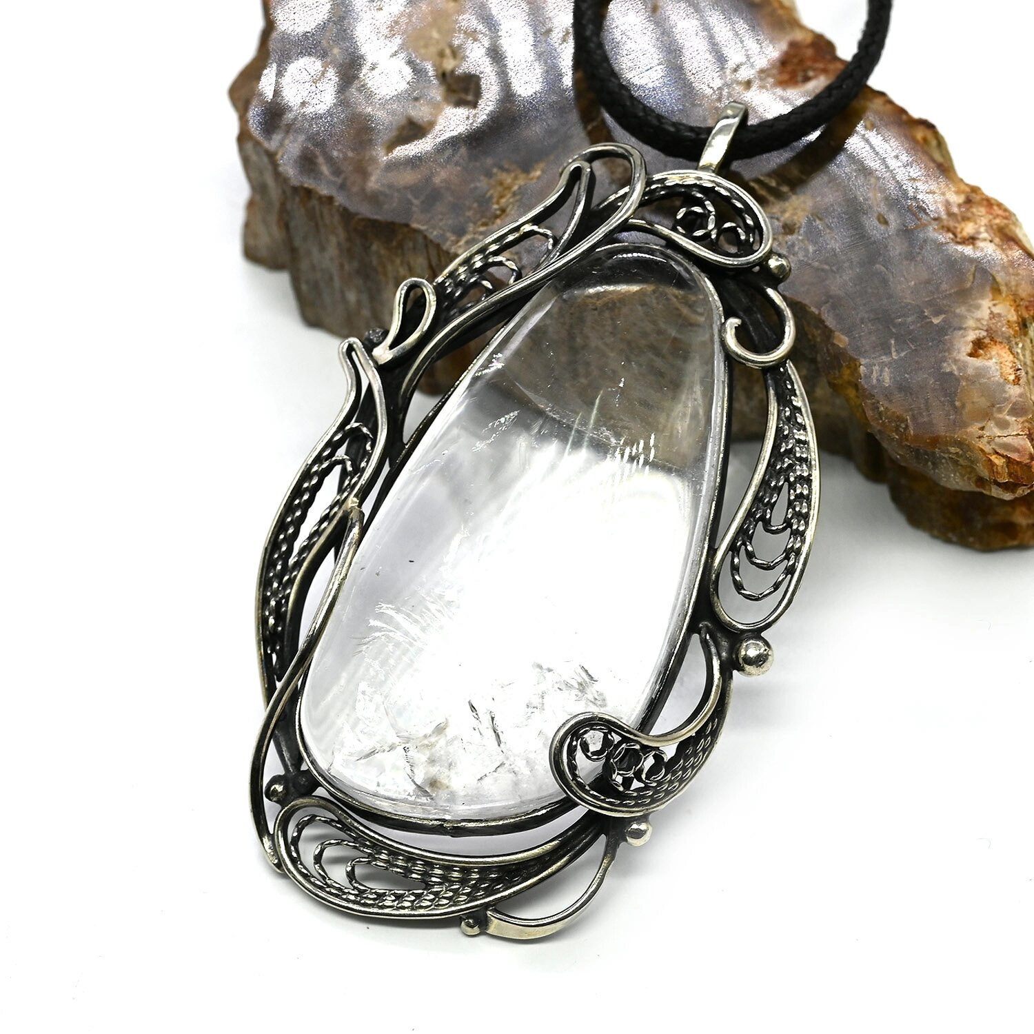 Кулон винтажный с горным хрусталем 35*55мм. .