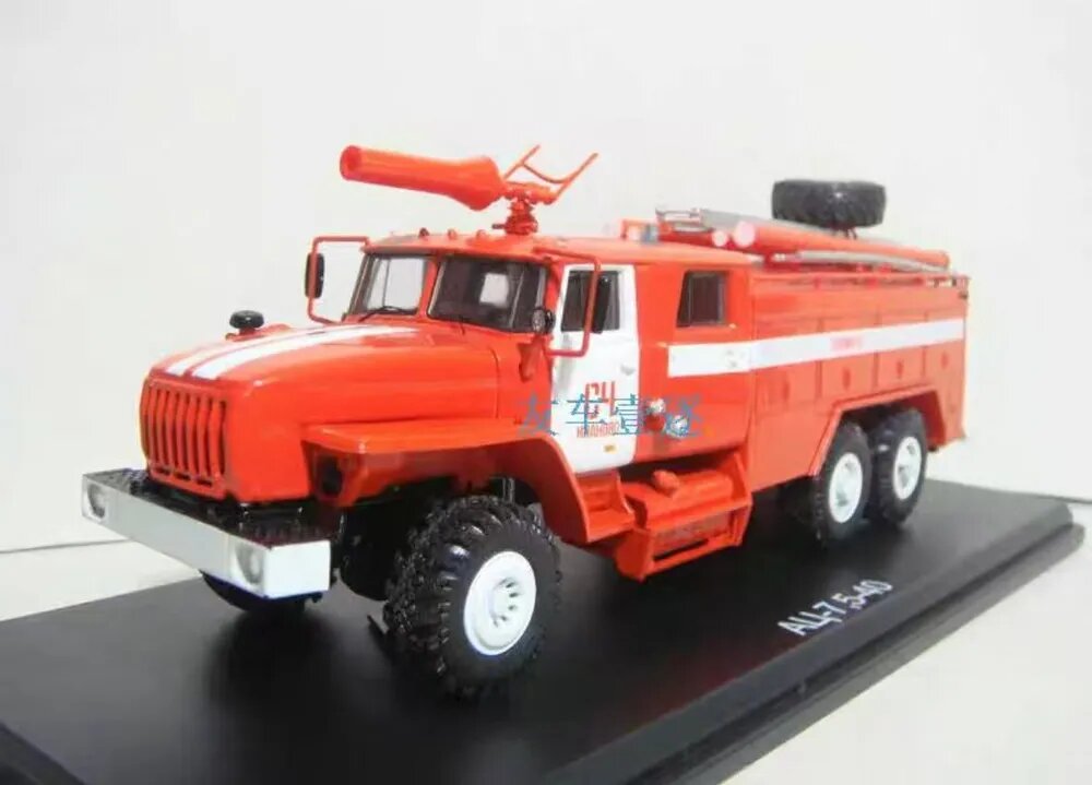 Масштабная модель автомобиля КАМАЗ 43118 МЧС 1:43. Красный пожарный автомобиль для коллекции