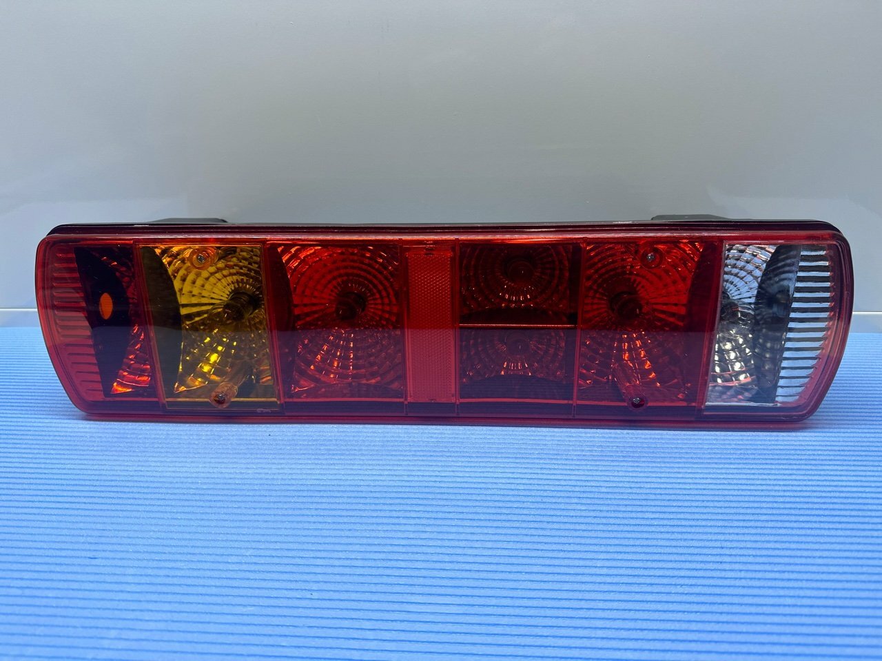 Фонарь задний левый FOTON AUMAN EST (фотон фуман) ABS пластик