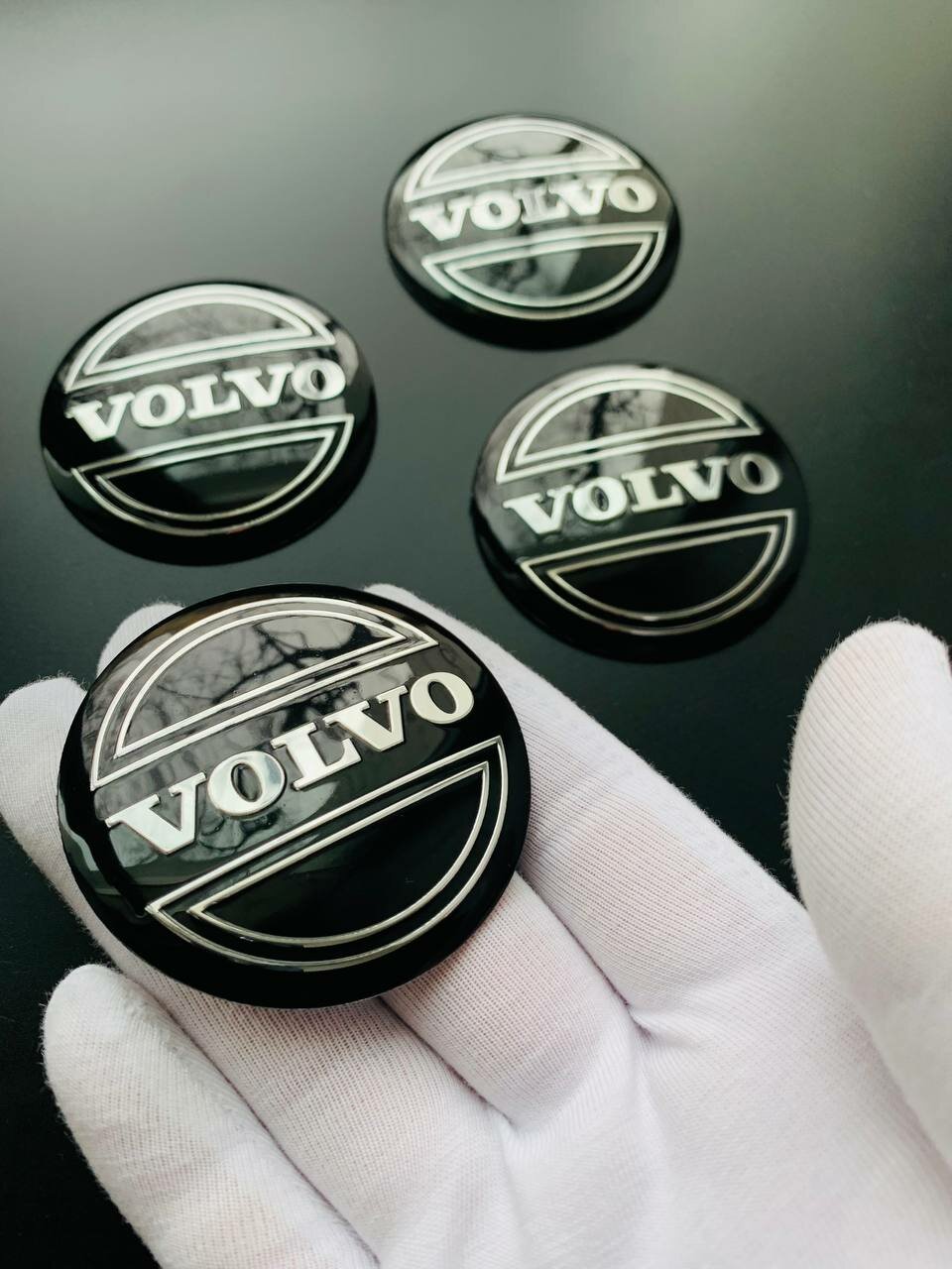 Наклейки для диски Volvo 56мм 4шт. Наклейки на колпачки Вольво 56мм черный