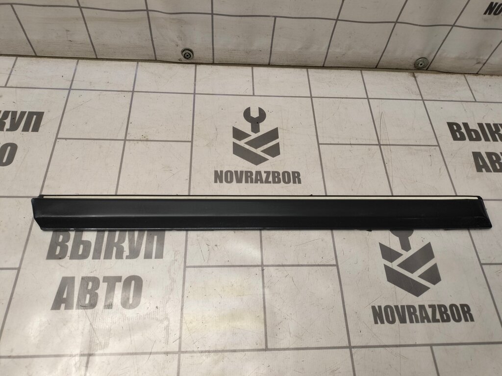 Молдинг задней правой двери VW Golf 2 Jetta 2 83-92