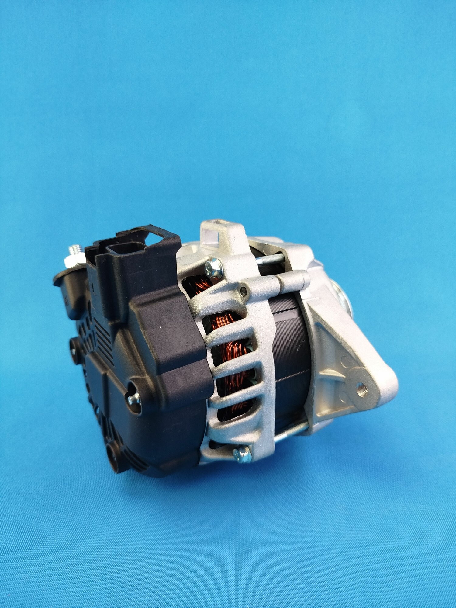 Генератор "СтартВольт" для автомобилей Hyundai Solaris, Kia Rio (90А)