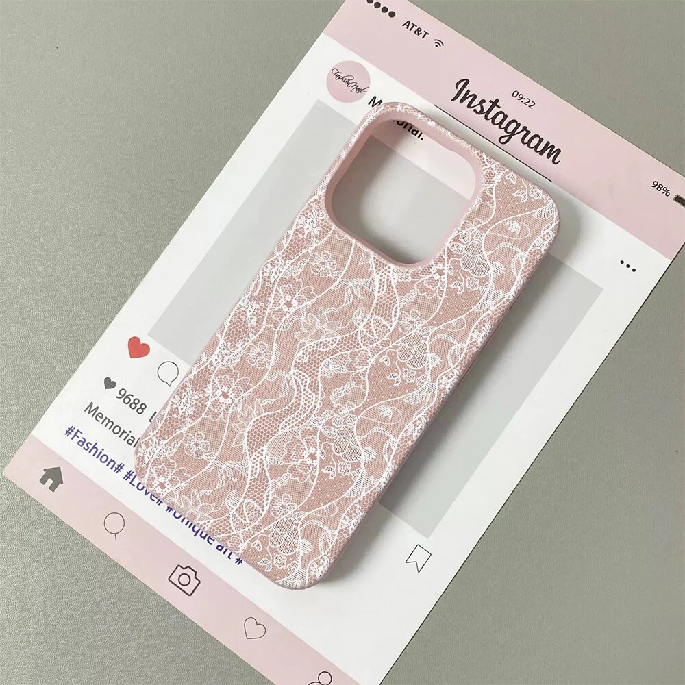 Розовый кружевной чехол для iPhone 15 Pro
