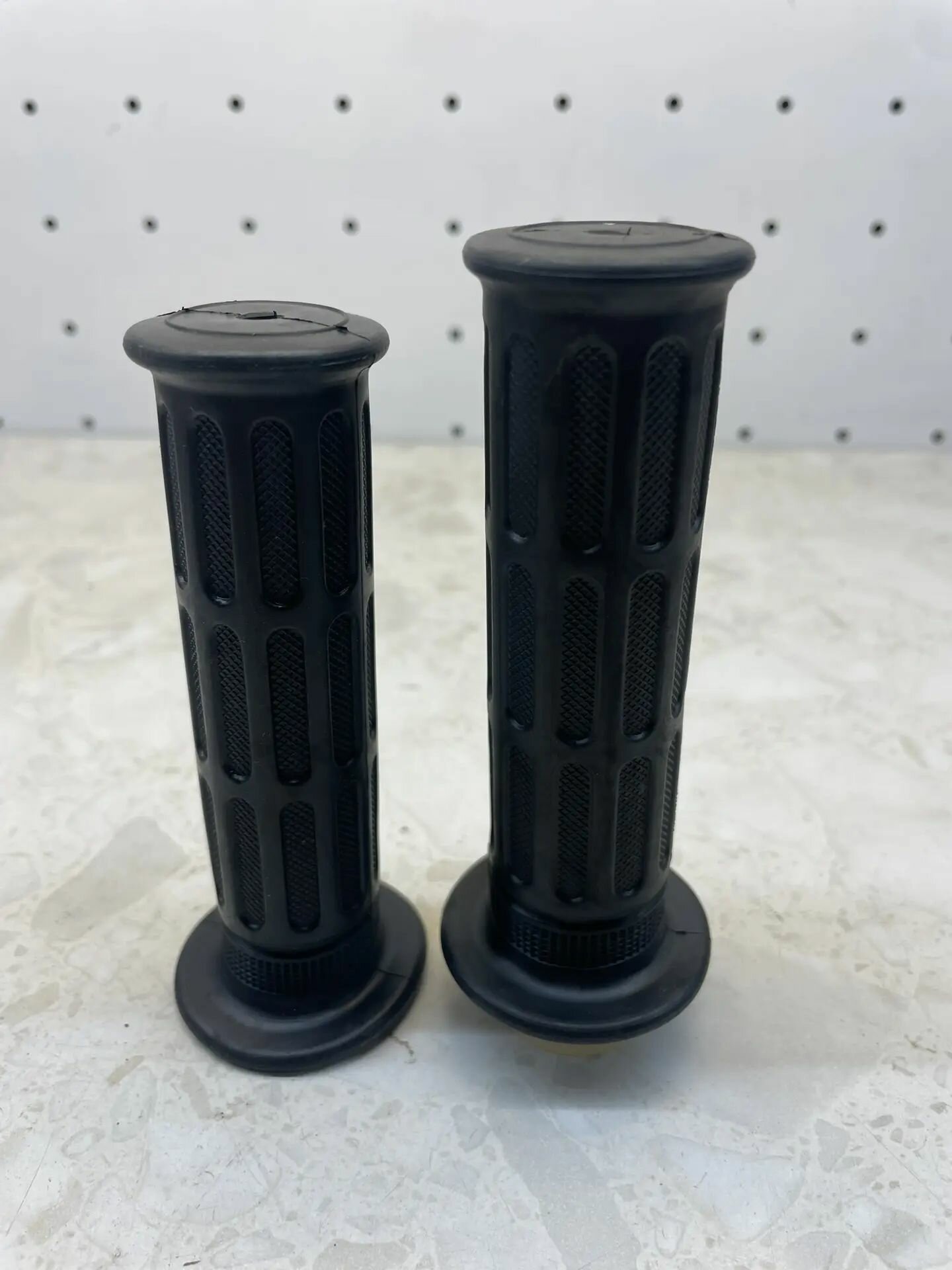 Грипсы 22мм Regal Raptor