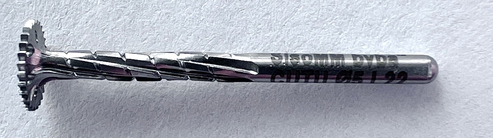 Cтоматологическая фреза-бор дисковая (сепарационный диск) для прямых распилов кортикальной кости под базальный имплант.