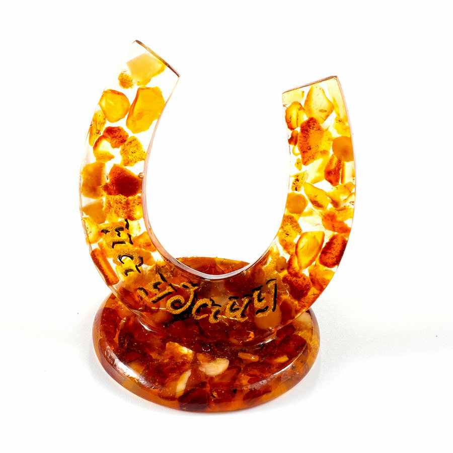 Сувенир - подкова на удачу с кусочками натурального янтаря