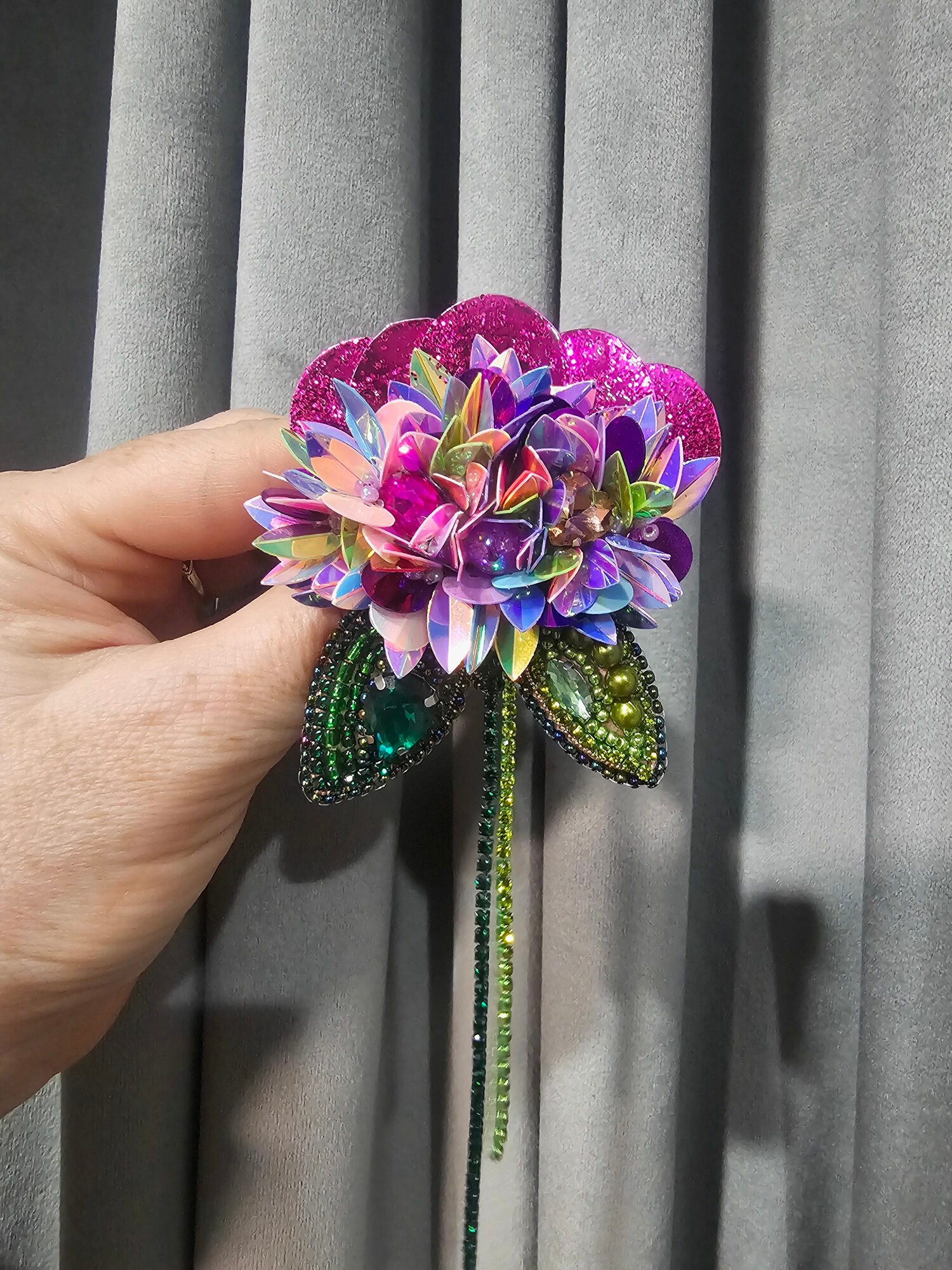 Брошь, стразы