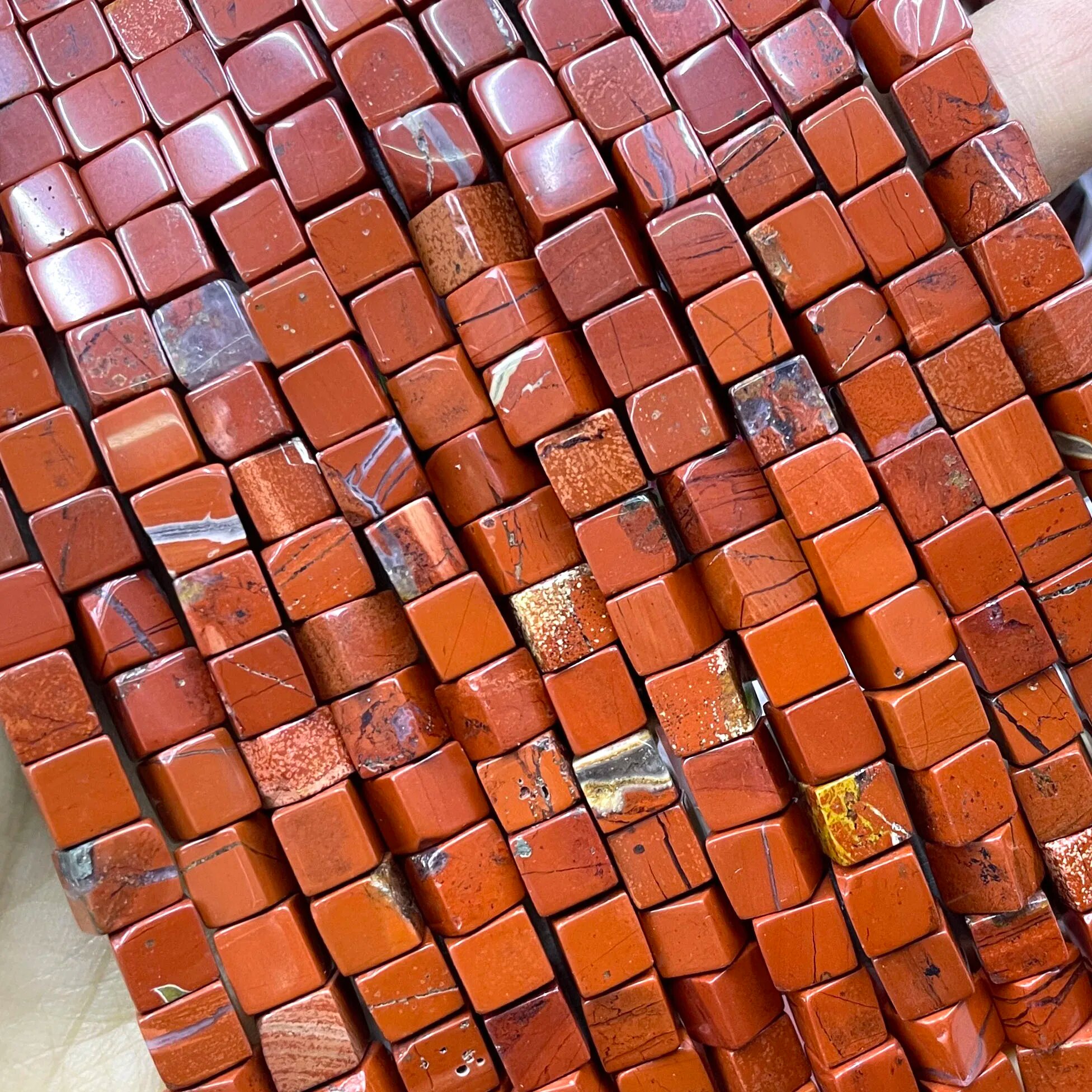 Бусины из красного камня 8мм, коричневые, 22шт
