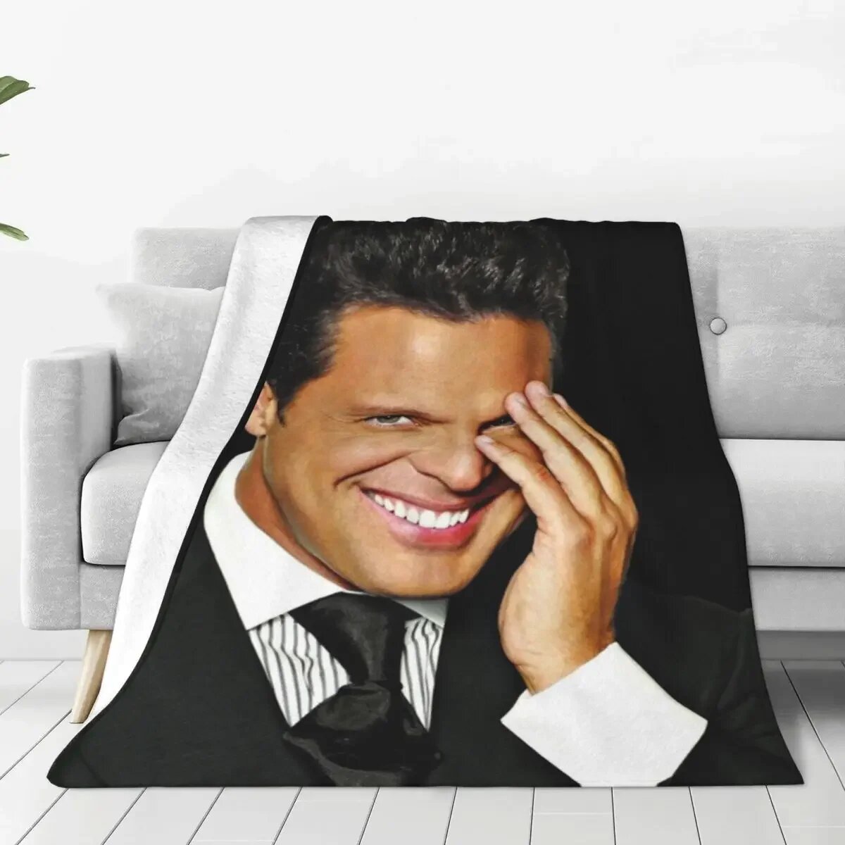 Фланелевое одеяло Luis Miguel, супертеплое, с изображением мексиканского певца и улыбки, плед для зимних путешествий, оригинальное покрывало для спальни.