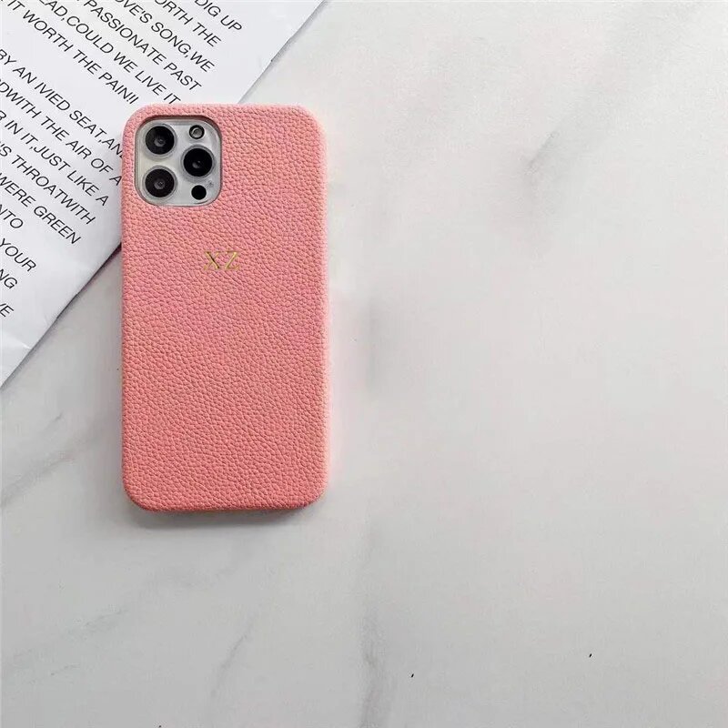 Чехлы из зернистой кожи с индивидуальными золотыми буквами для iPhone 13, iPhone17, coral pink GOLD