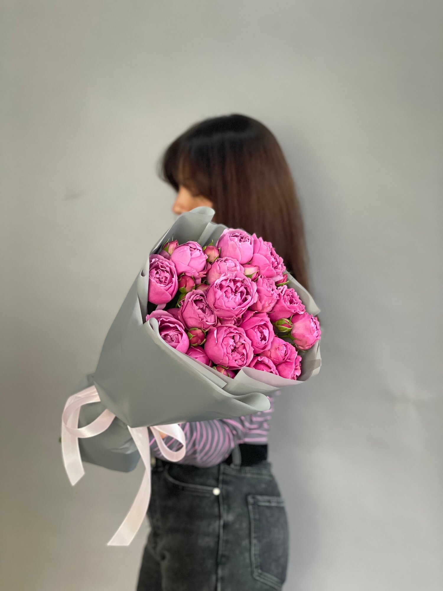 Букет из 5 кустовых пионовидных роз, размер XS, от "Di_Flowerslab"