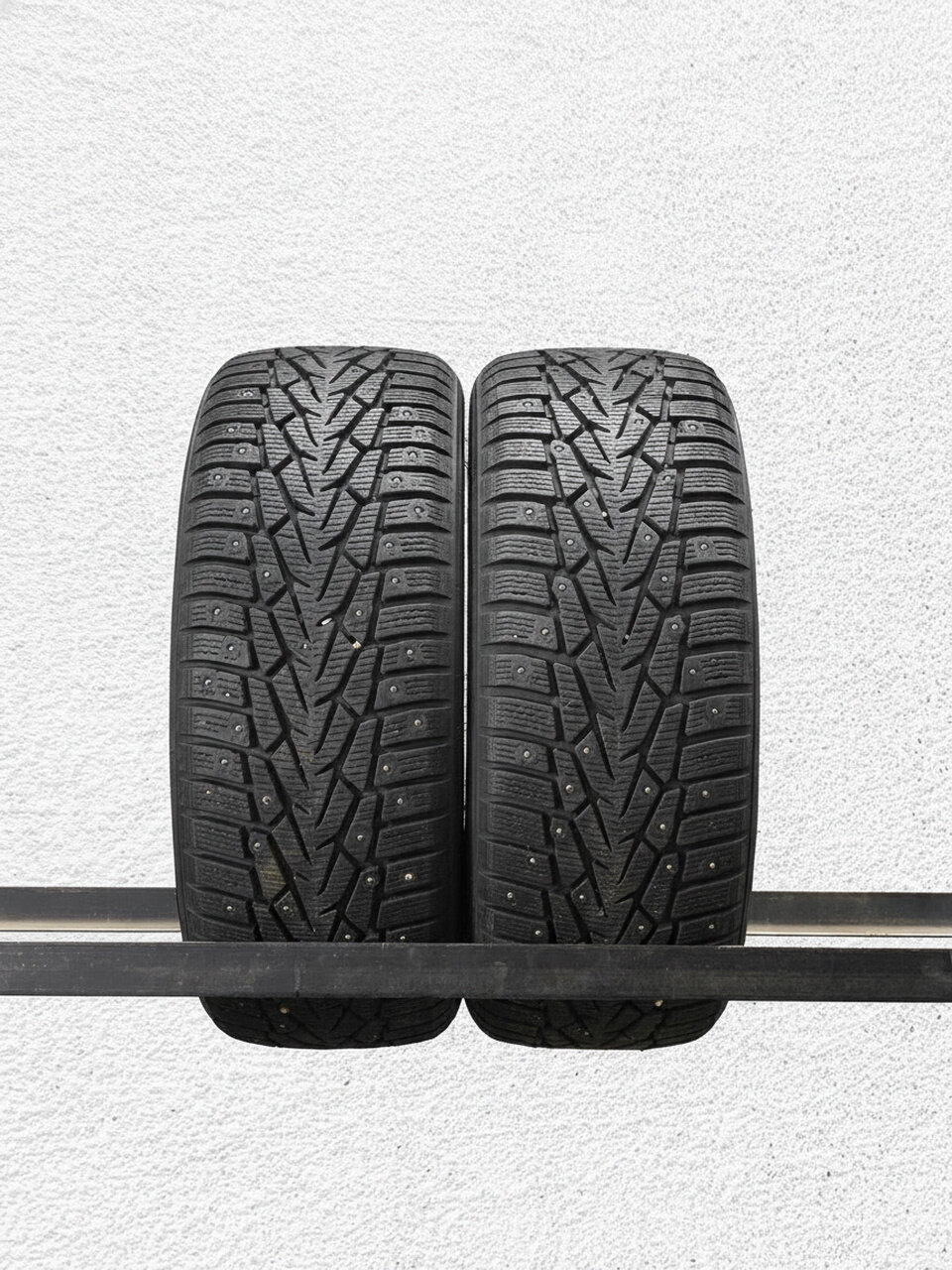 Зимние шины шипованные Nokian Tyres Nordman 7 215/55 R17 20% износ TSB056415