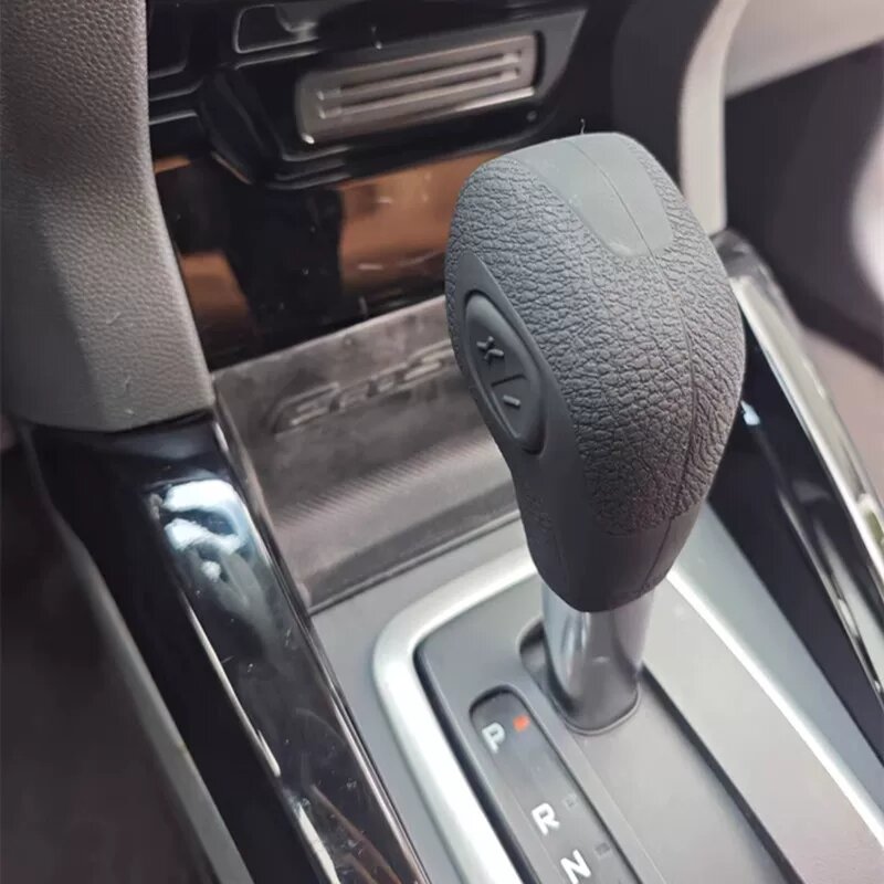Автомобильная накладка на рычаг переключения передач Ford Fiesta и EcoSport — черная силиконовая, прямая установка для