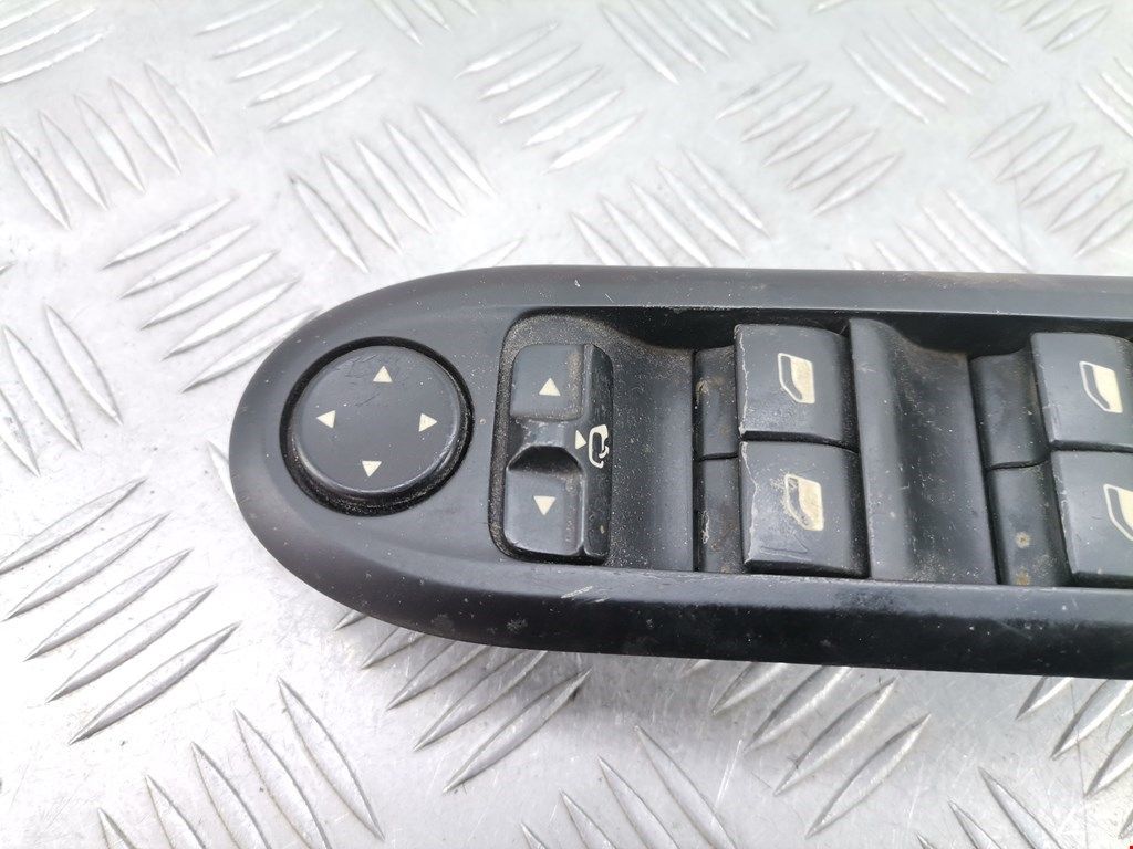 Блок управления стеклоподъемниками / 1891375 96468704XT 6554ER для Peugeot 407 (с пробегом)