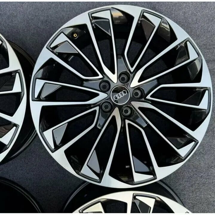 Audi Audi A7 Колесный диск 19x8.5" PCD5х112 ET32 D66.6