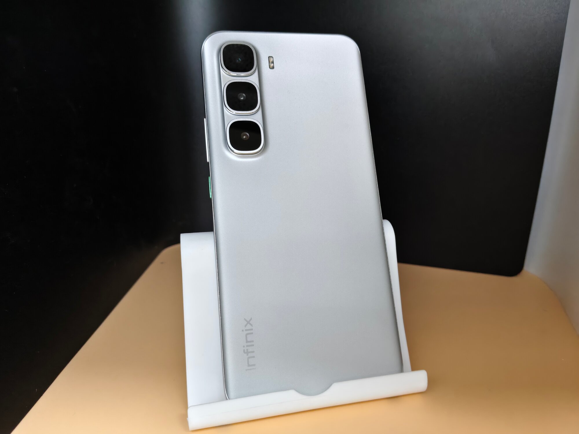 Смартфон Infinix Hot 60 Pro+ 8/256 ГБ Global для РФ, Dual nano SIM, серебристый