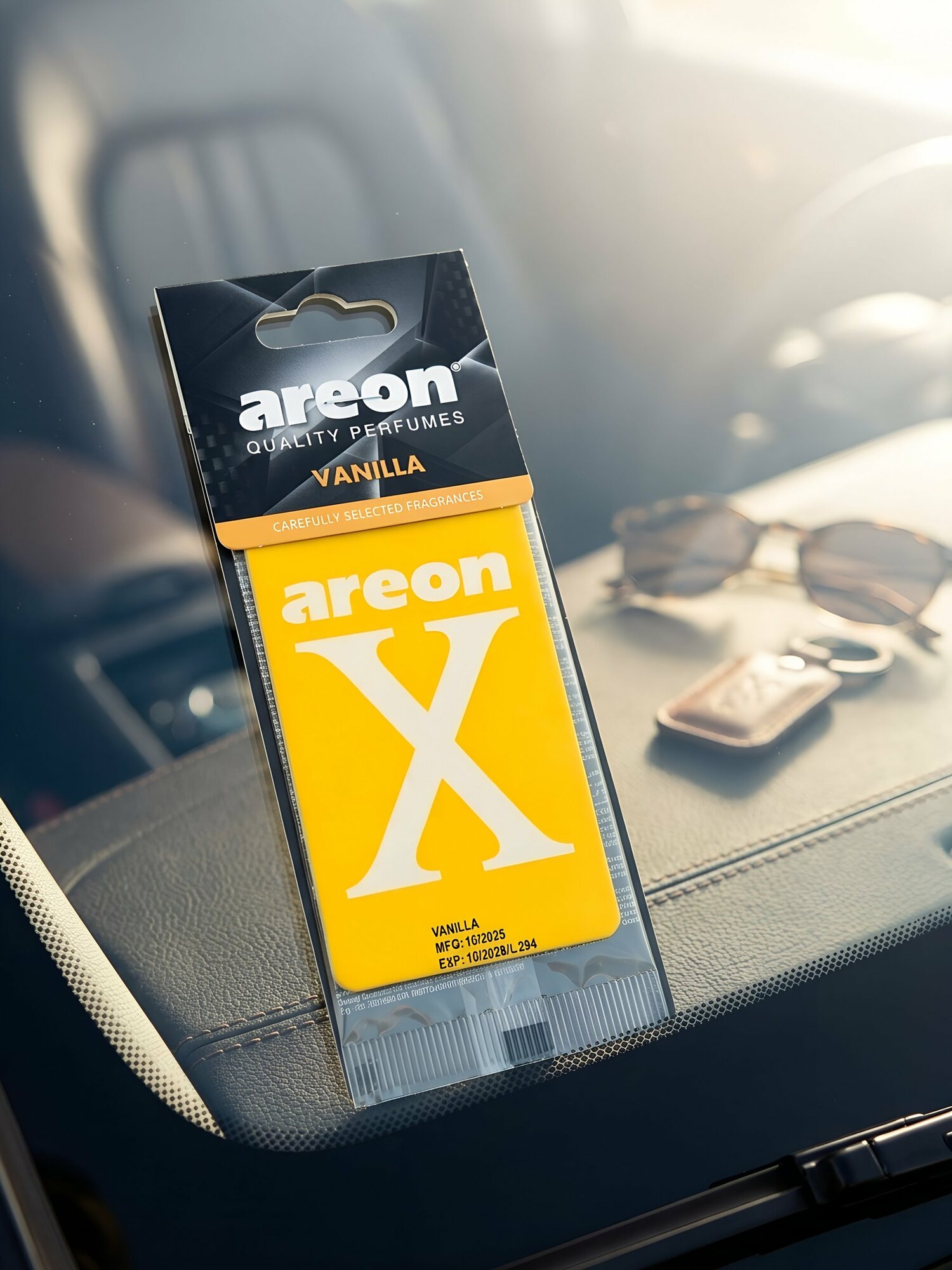 Ароматизатор в машину Areon Refreshment Liquid Vanilla X-version, подвесной сухой освежитель воздуха, 704-AXV-015