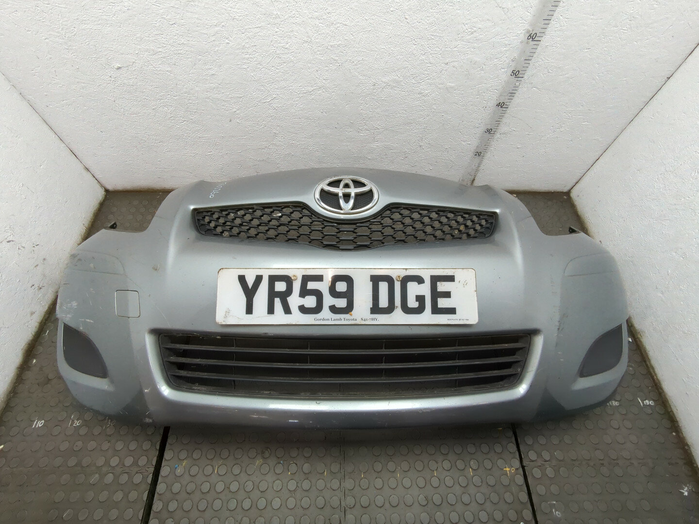 Бампер передний Toyota Yaris Б/У