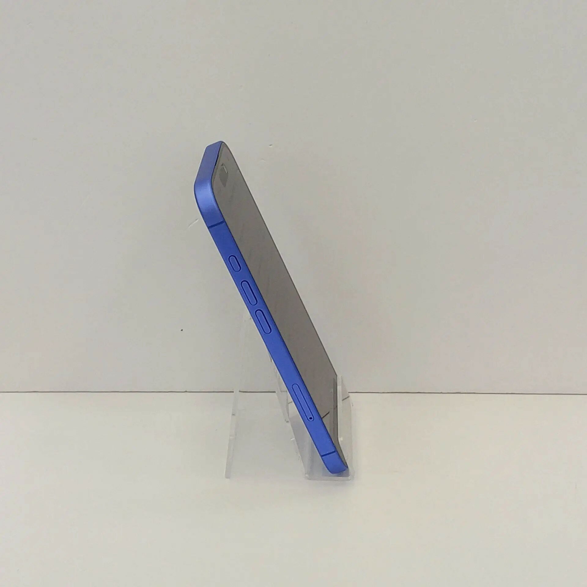 Смартфон Apple iPhone 16 256 ГБ — фото 1