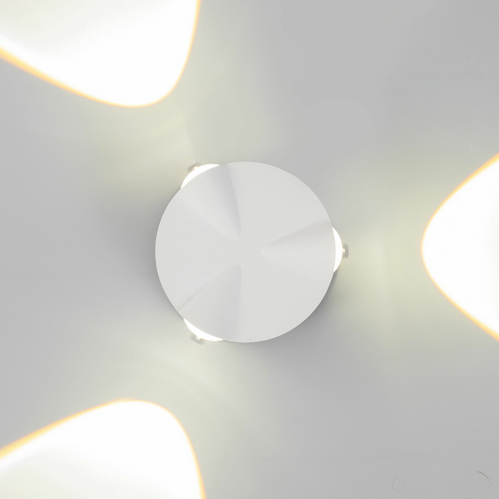 Бра "Снек", 3хLED, 3 Вт, 4000К, IP66, белый, 9.3x4.5x9.3 см, стиль: декоративные