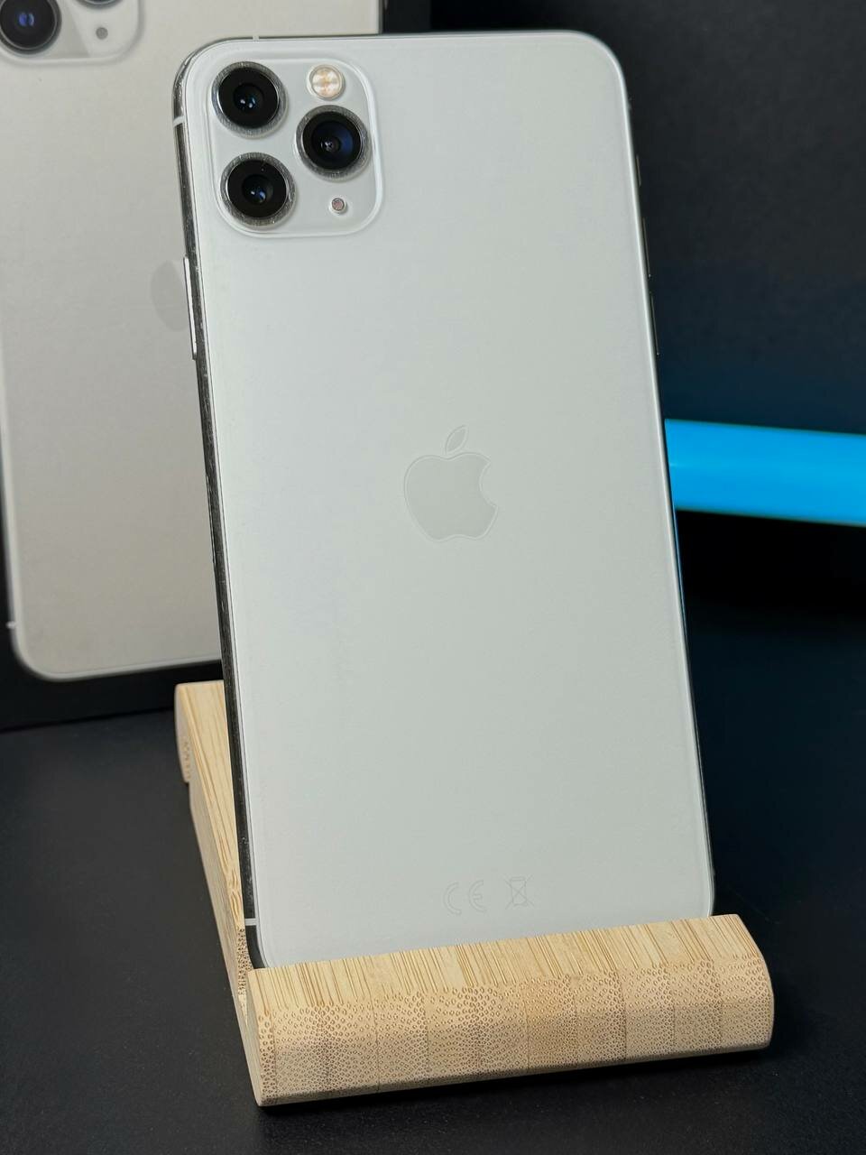 Смартфон Apple iPhone 11 Pro Max, 64 ГБ, nano-SIM + eSIM, белый