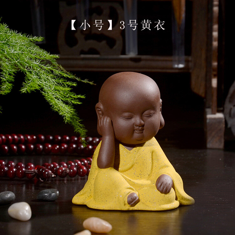 Керамическая чайная игрушка - Небольшой фигурный монах в желтом