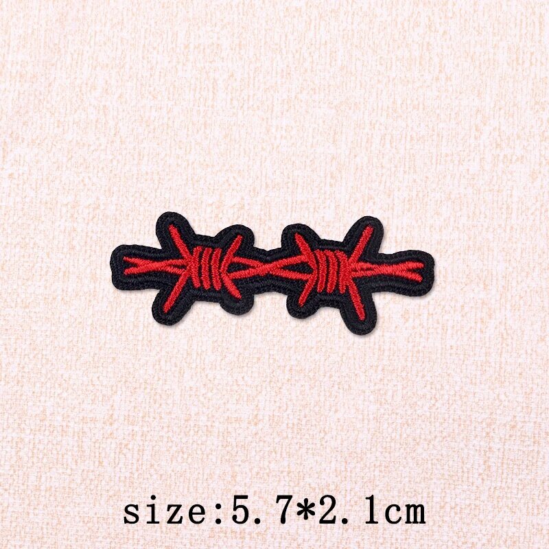 Нашивки-аппликации для одежды в стиле вестерн: вышитые вишневые черепа, бычьи головы, банты и буквы. Декор для самостоятельного изготовления.