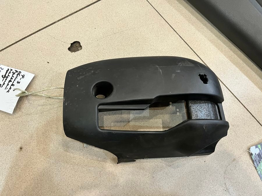 Кожух рулевой колонки нижний от Ford Focus 3 2011-2018