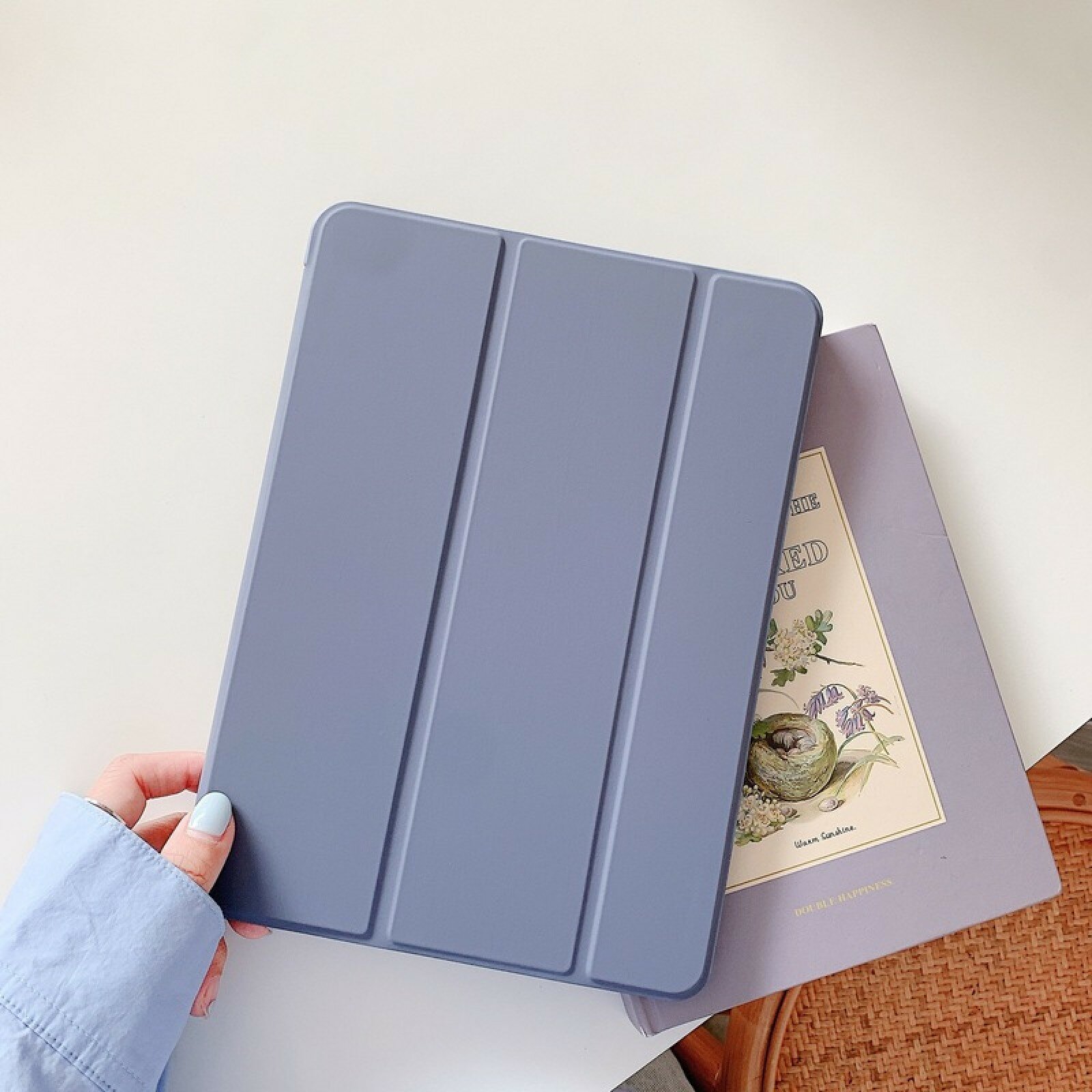 Чехол-обложка MyPads iL Sottile для Apple iPad Pro 11.0 (2018, 2020, 2021) ультратонкий, сиреневый, с трансформацией в подставку и автоблокировкой экрана