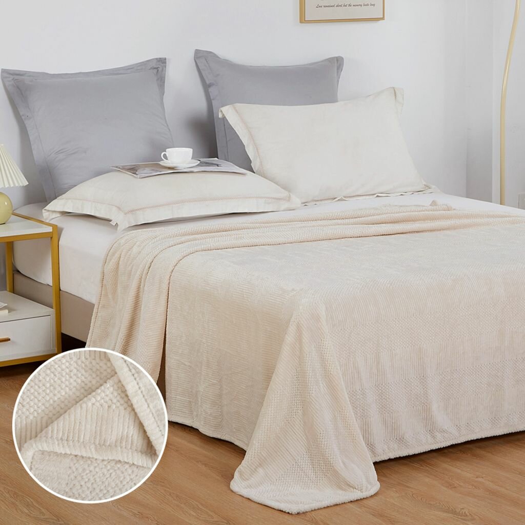 Покрывало Домашняя Мода 180х200 см, "Ванильное облако", велсофт "Bellini" гладкокрашенный, стриженный, полиэстер 100%, плотность 240 г/м2, упаковка 18х33 см, пояс бумажный, (ПВ-180)