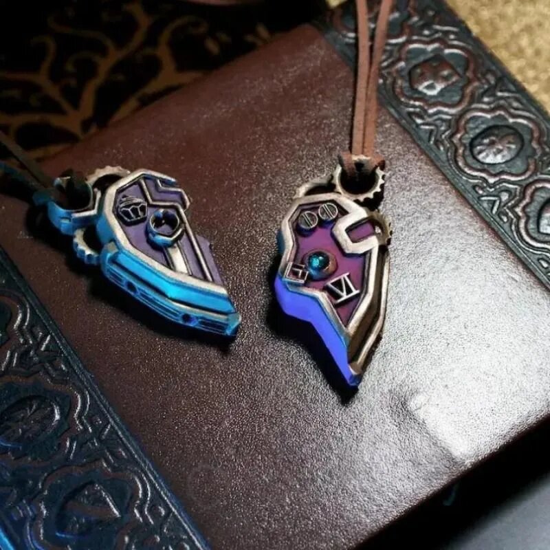 Аксессуар для фигурок Heart locket necklace Металл коллекционный Among Us — фото 1