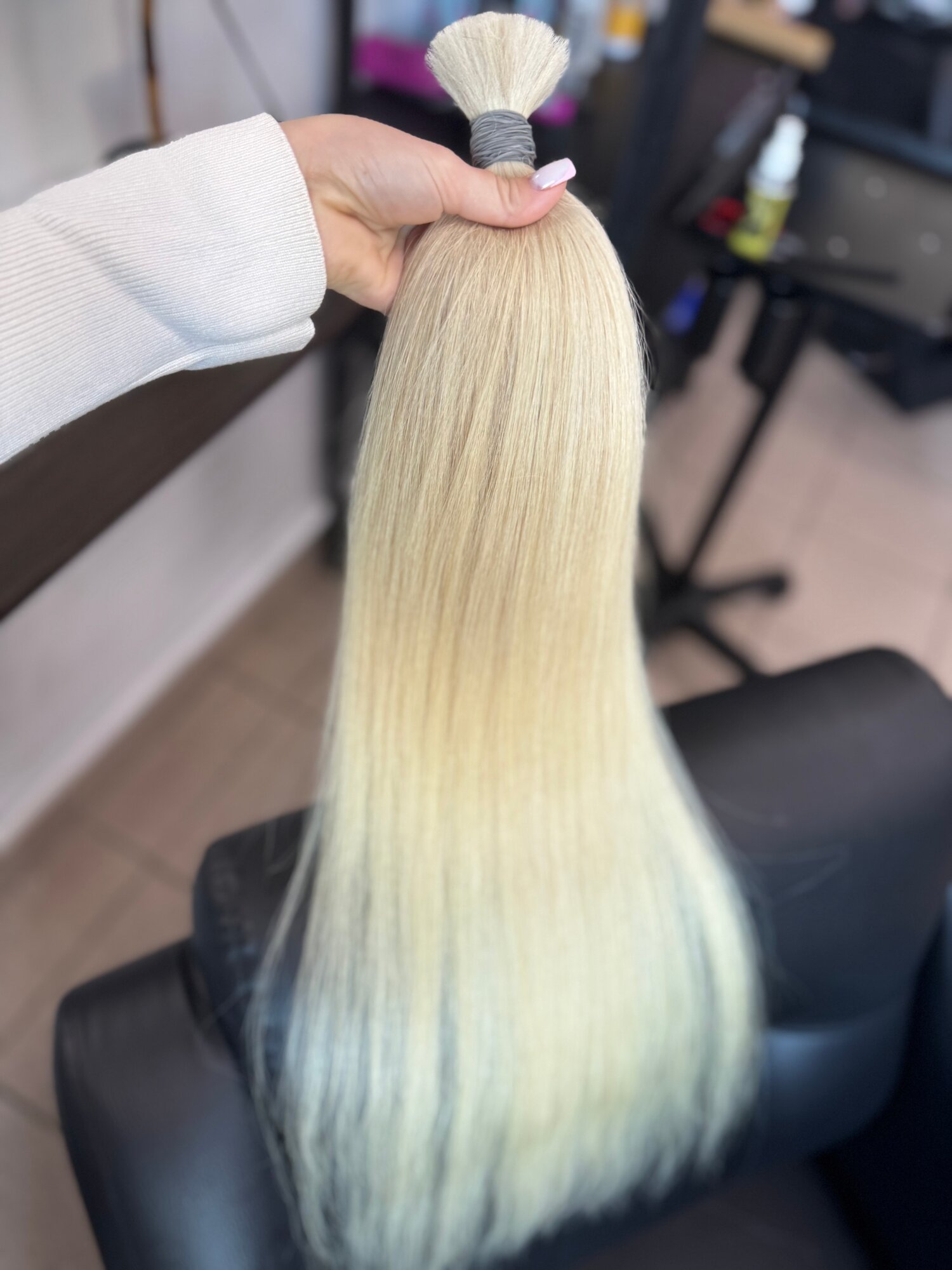 Волосы для наращивания , натуральные 70 см - 130 грамм , люкс качества , Россия