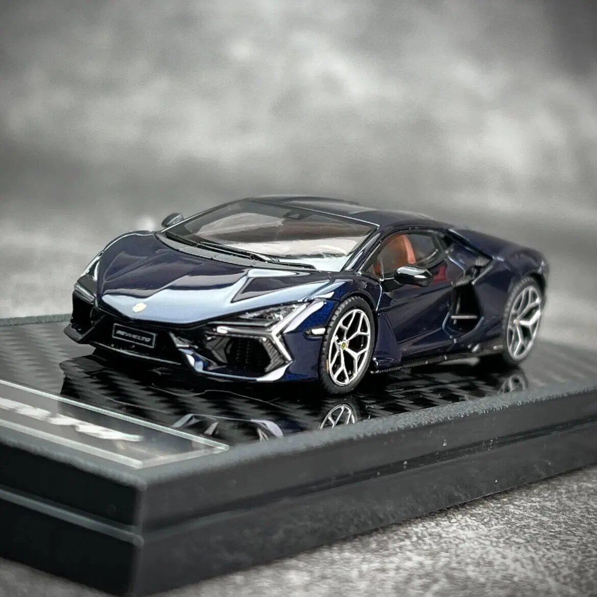 Масштаб 1:64, Lamborghini Revuelto - Совершенно новый, в наличии. Коллекционная модель автомобиля из литого сплава, миниатюрная реплика, для взрослых, игрушка для мальчика.
