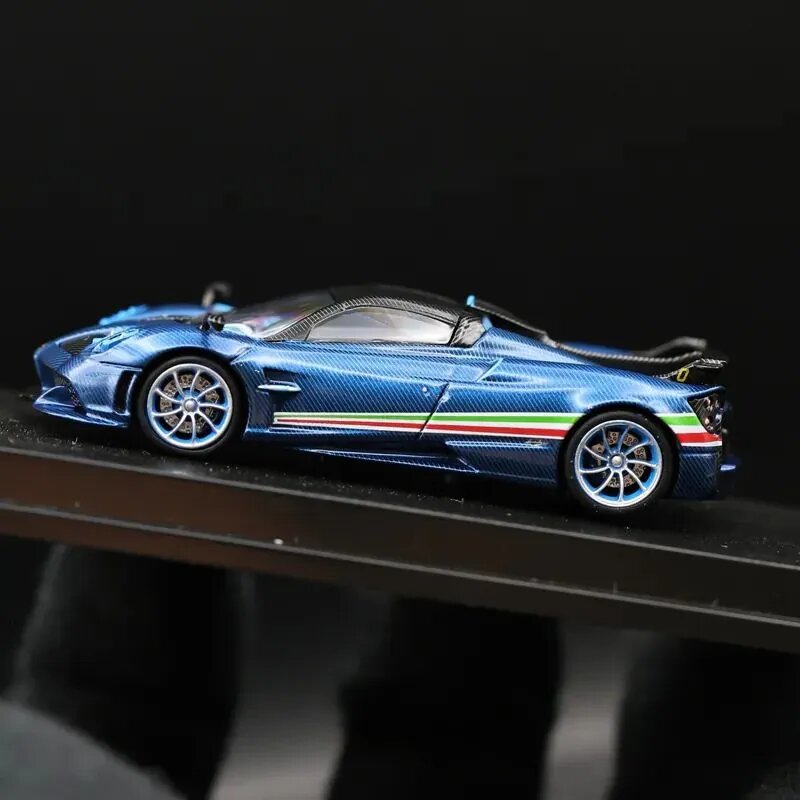 CM Model 1:64 Pagani Huayra Tricolore Коллекционная машинка
