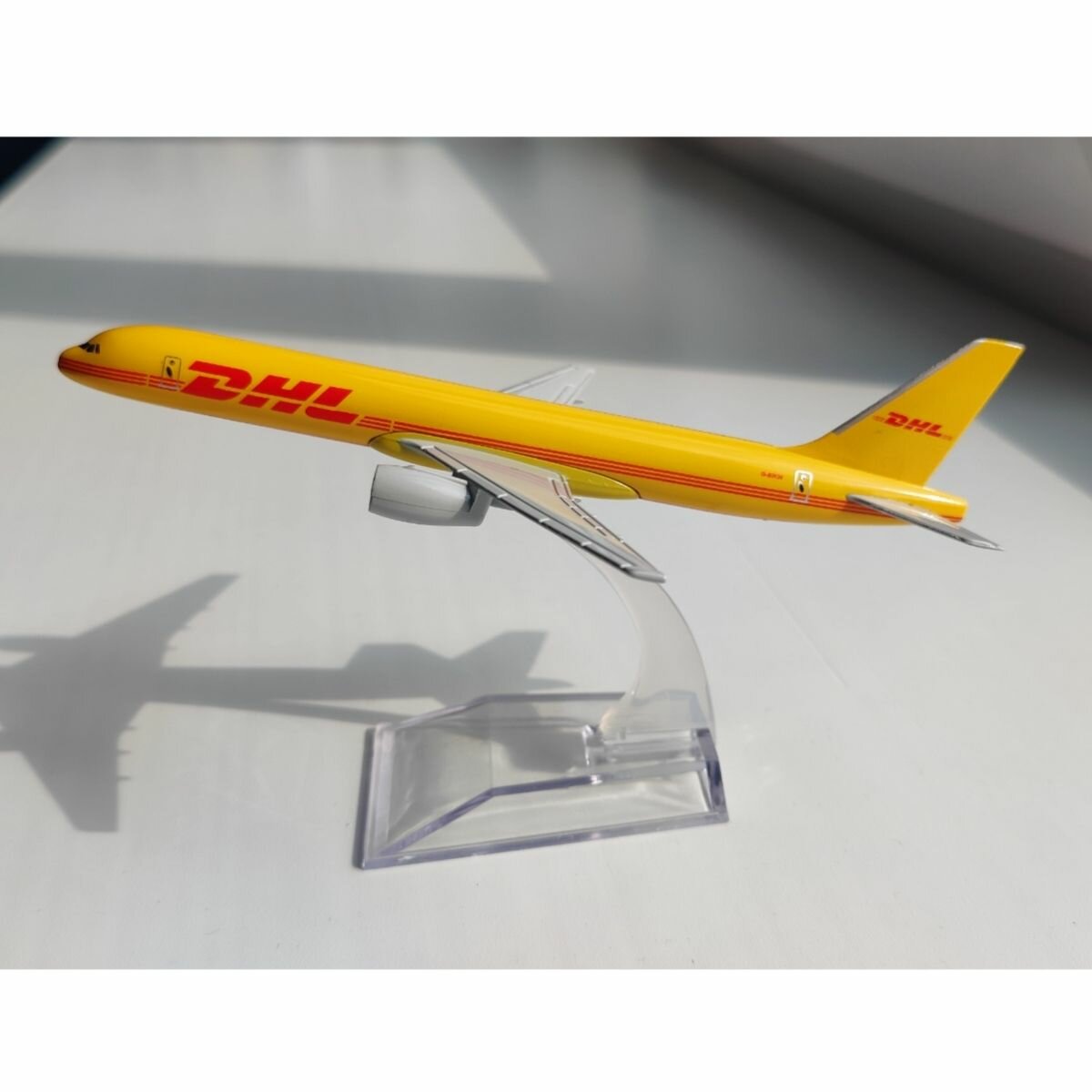 Игрушечная модель самолета DHL — фото 1