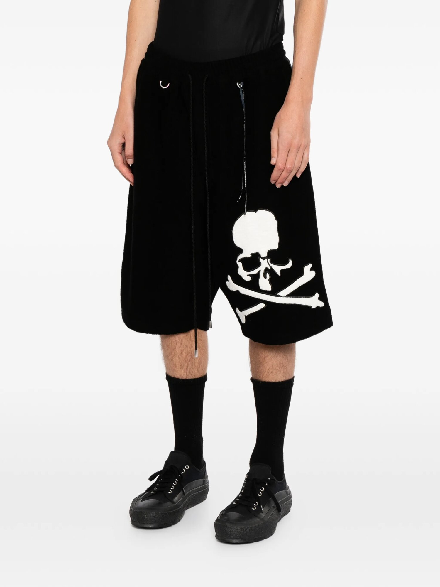 Шорты MASTERMIND Skull-print drawstring shorts, размер 48, черный — фото 1