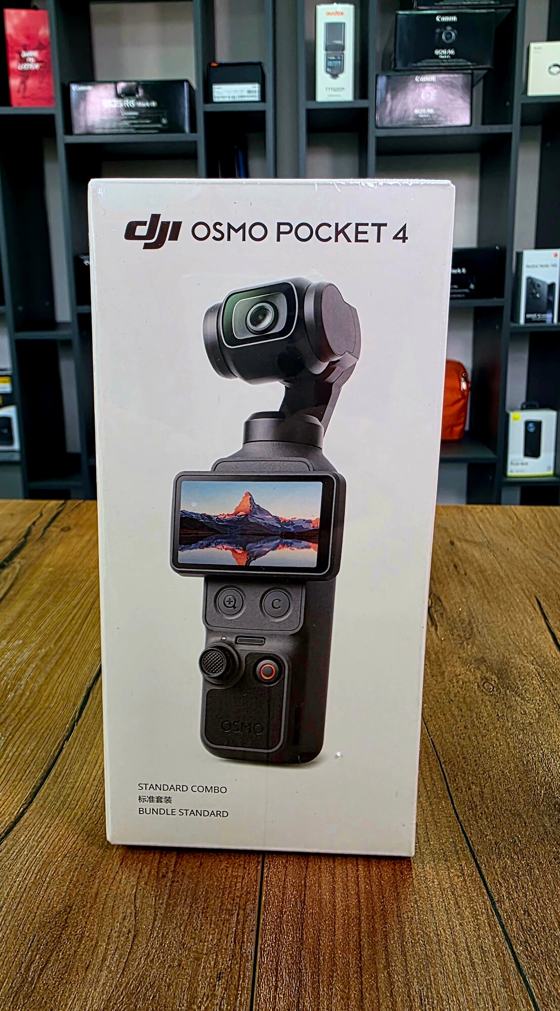 Экшн-камера DJI Osmo Pocket 4 Standard Combo, 4К, встроенная память 107ГБ, до 120 кадров/с, wi-fi, черная