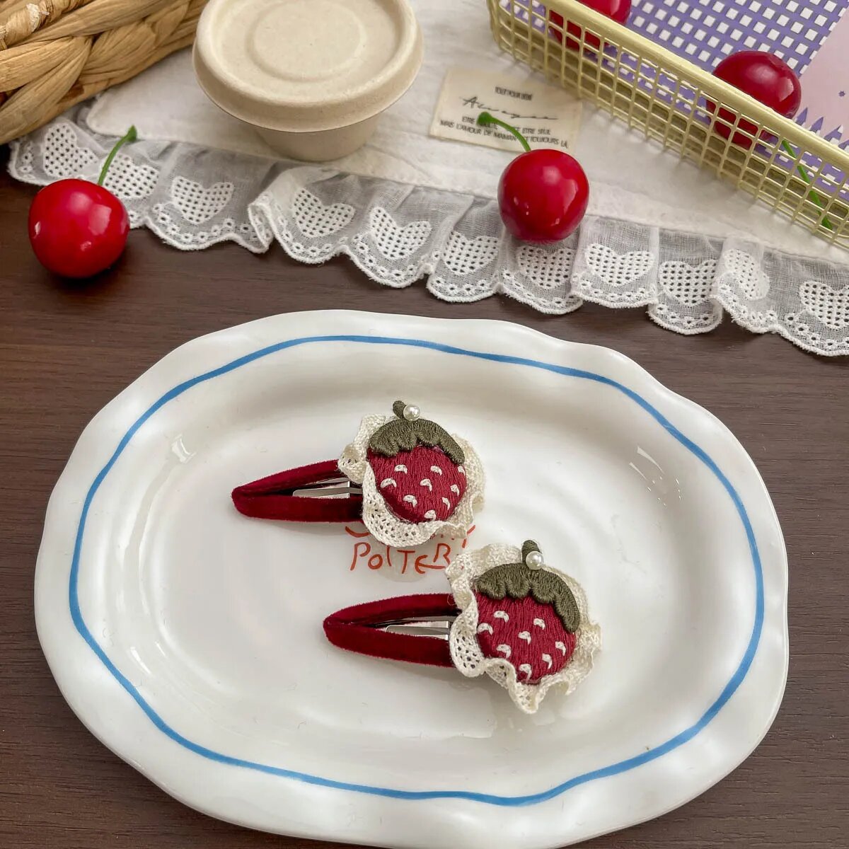 2 шт. заколок для волос с клубникой, бордовые