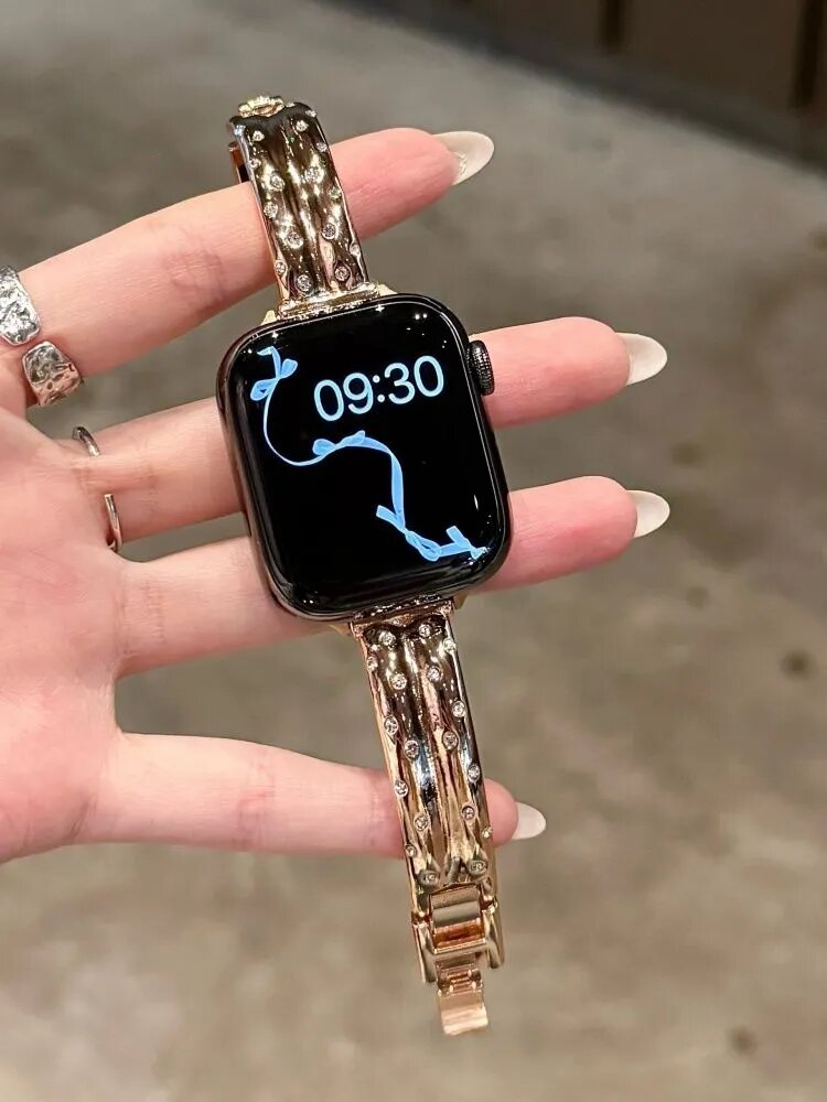 Металлический ремешок подходит для Apple Watch Series 10-11 42мм/ 1-9 и SE 38мм, 40мм, 41мм/ SE 3 40мм, в стиле браслета, украшен стразами, легкий и дышащий/ легкая роскошь модный стиль