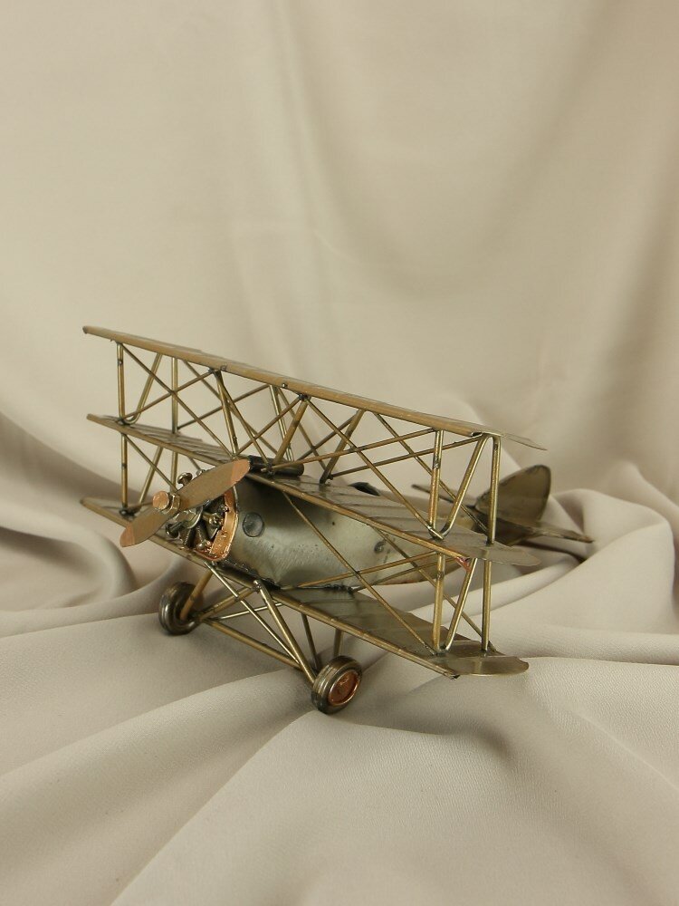 Модель самолета Fokker Dr. I — триплан, лёгкий истребитель конструкции компании Fokker. 1917г.