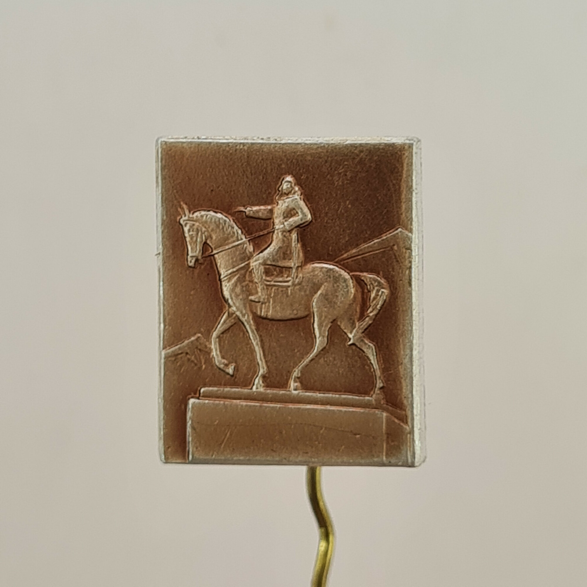 Значок СССР. Медный всадник, Ленинград, памятник. Винтажный значек.