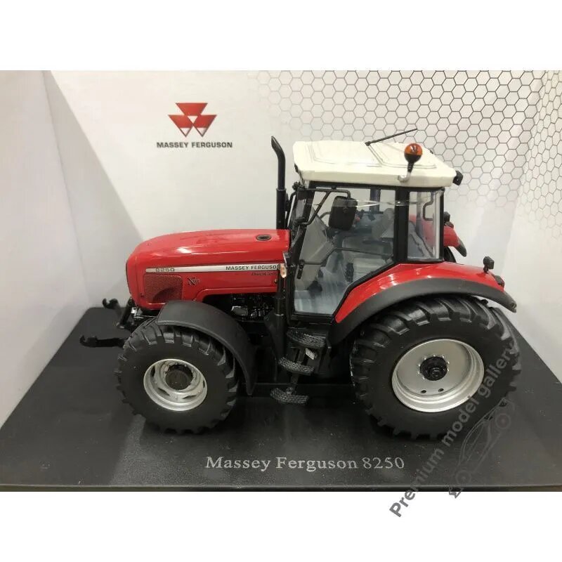 UH 1:32 8250 сельскохозяйственная модель трактора Massey Ferguson из металлического сплава, № 6257