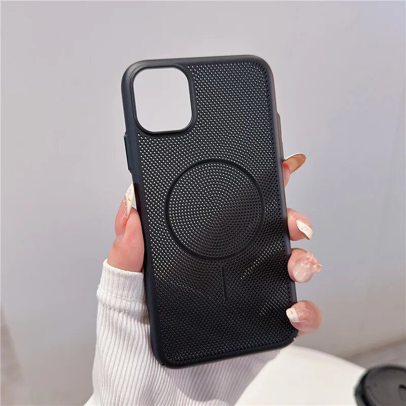 Черный чехол для iPhone 14 Plus с магнитной сеткой