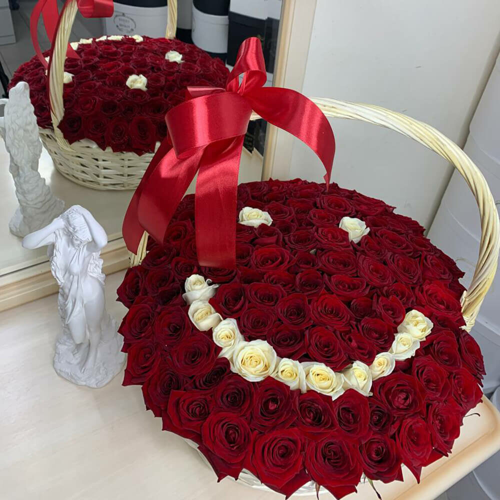Букет "Венера в цветах", 101 роза, в корзине, высота 25 см, красный