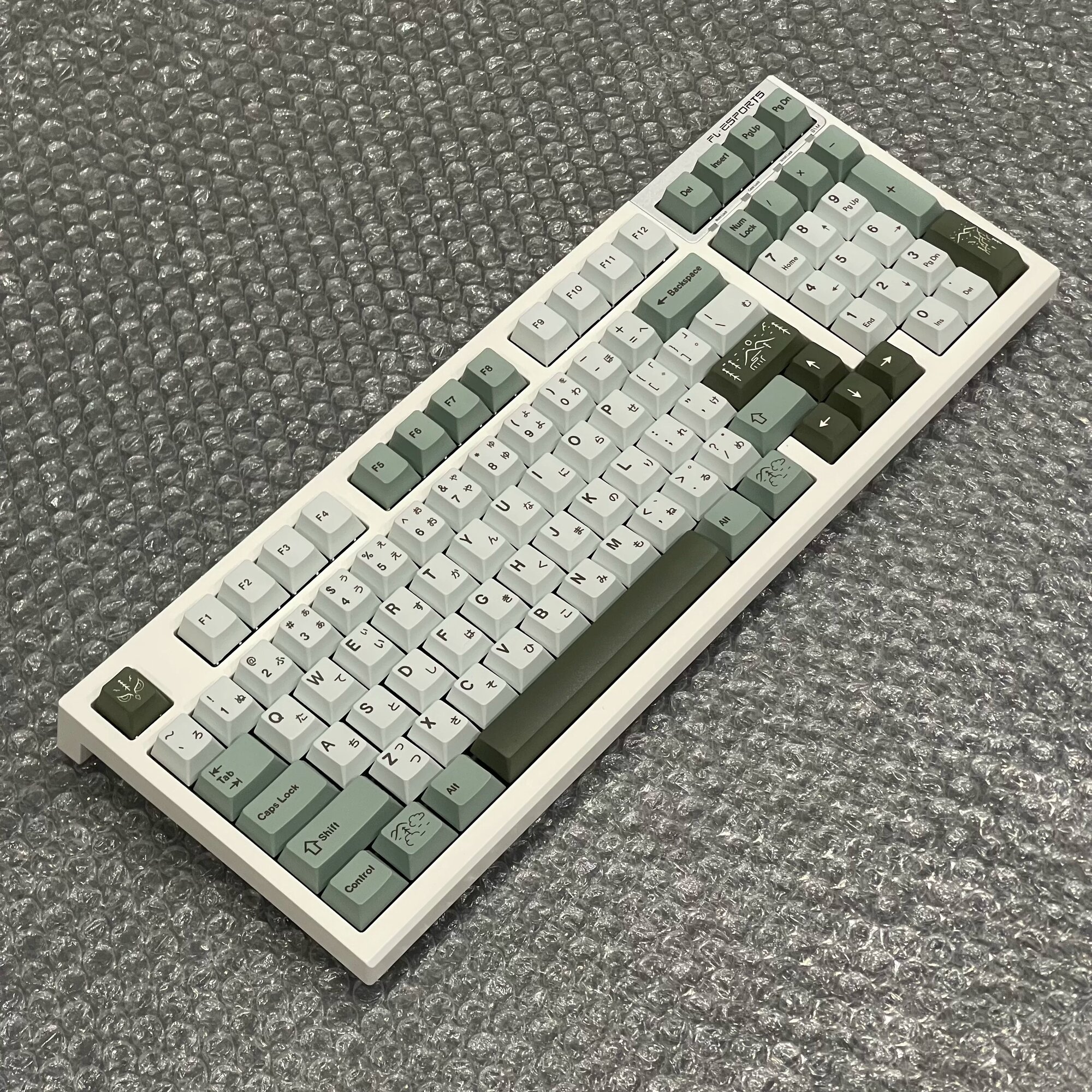 Feeling 980V2 Pro Беспроводная Механическая Клавиатура с Красной Переключателем 98-Клавишная Белая с Темой Сада