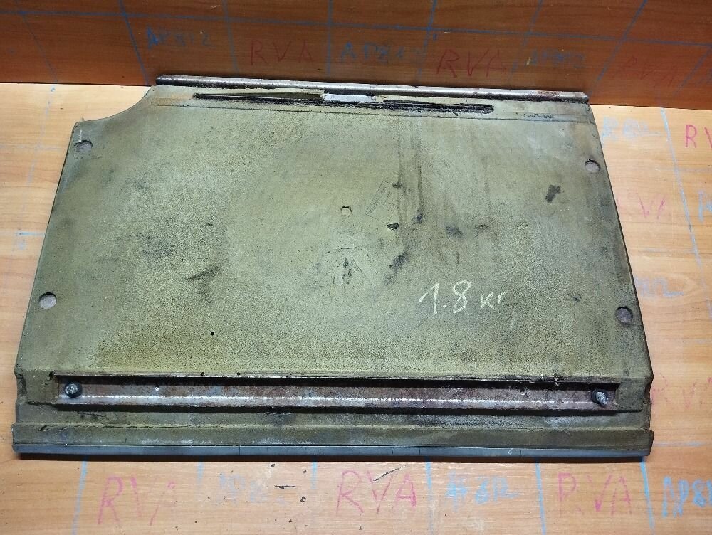 Крышка аккумуляторного отсека Вольво 611